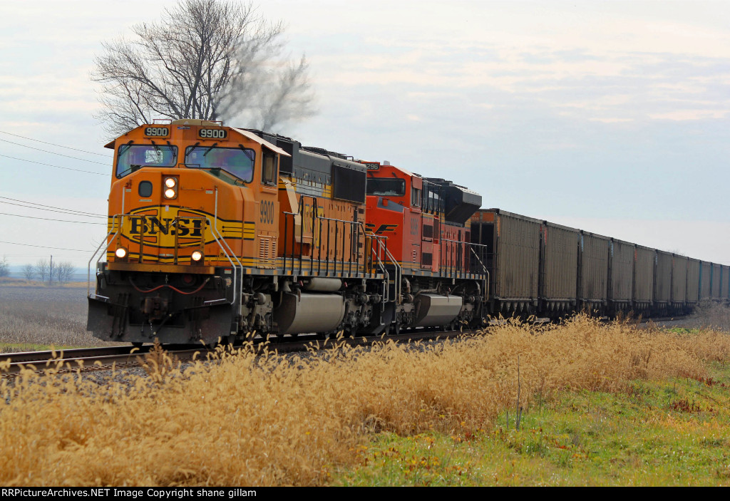 BNSF 9900 leads a empty coal train Nb,